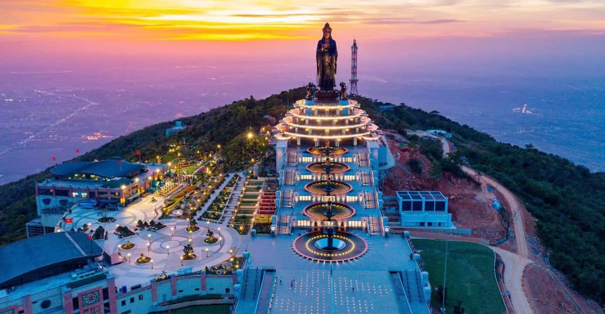 Tunnels de Cu Chi, temple de Cao Dai, montagne de Ba Den Journée ...