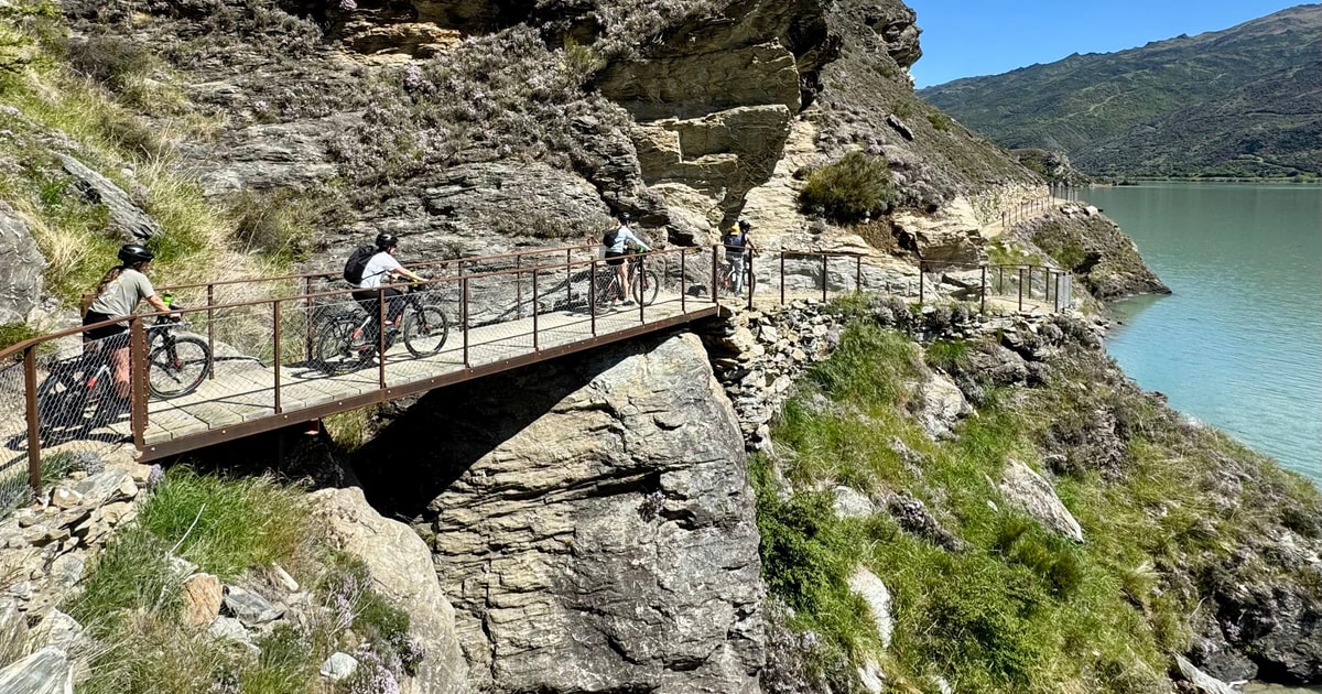 Cromwell: tour en barco y bici eléctrica por el lago Dunstan con ...
