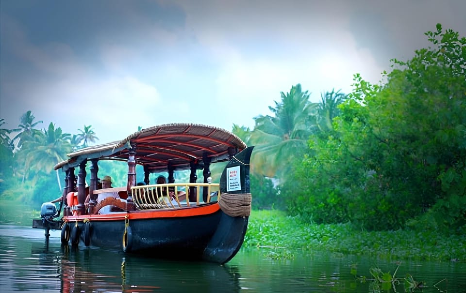 Alleppey Shikara boat ride | GetYourGuide
