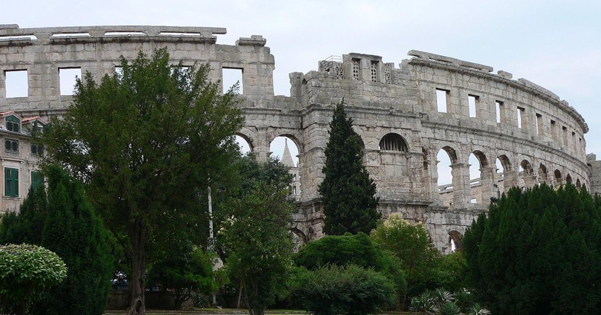 Pula: Historischer Rundgang mit ortskundigem Guide & Stadtansichten ...