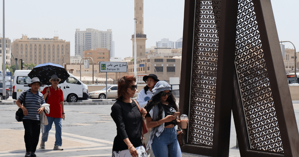 Dubai: nappal vagy éjszaka Dubai városnézés és utcai ételek kóstolása ...