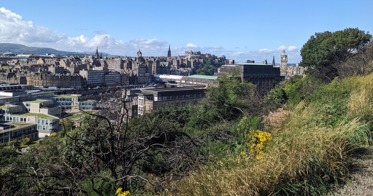 The Must-Sees of Edinburgh: Small Group Walking Tour in French ...