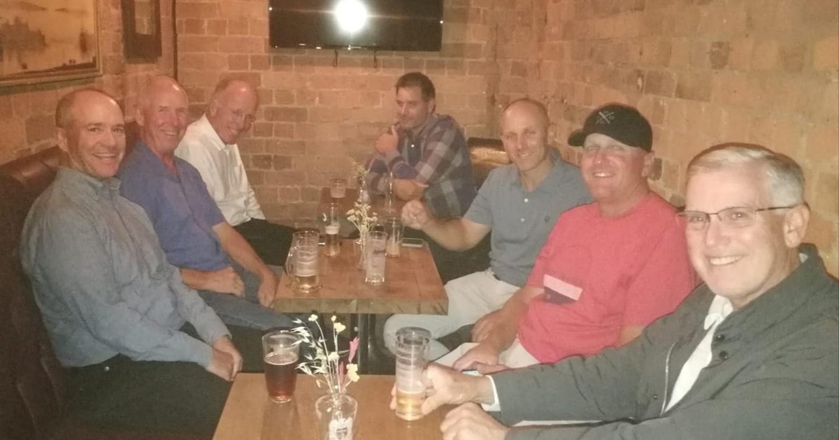 Liverpool: Guided Pub Crawl Tour with 3 Drinks | GetYourGuide