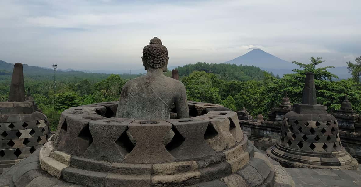Yogyakarta: Dagstur til templene Borobudur og Prambanan | GetYourGuide