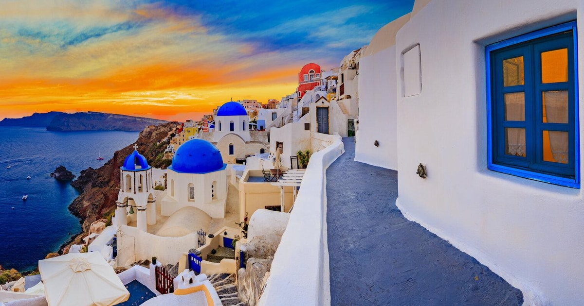 Santorini: Daily Bus Tour with Oia Sunset & optional Sailing | GetYourGuide