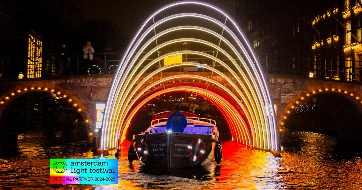 Amsterdam: Light Festival Bootstour mit warmen Getränken | GetYourGuide