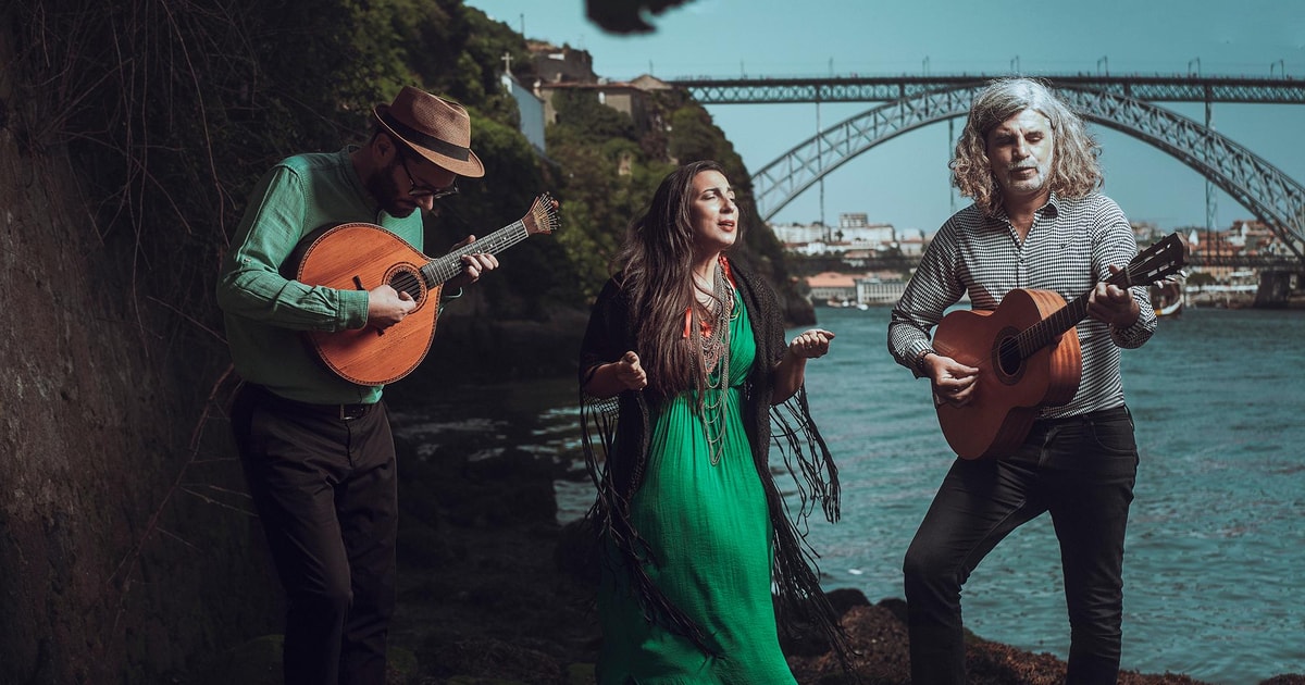 Traditionelle Fado-Show mit lokalen Musikern | GetYourGuide