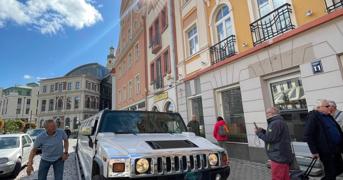 Lüks Krakow: Limuzin veya Parti Otobüsü Turu ve Gezisi | GetYourGuide