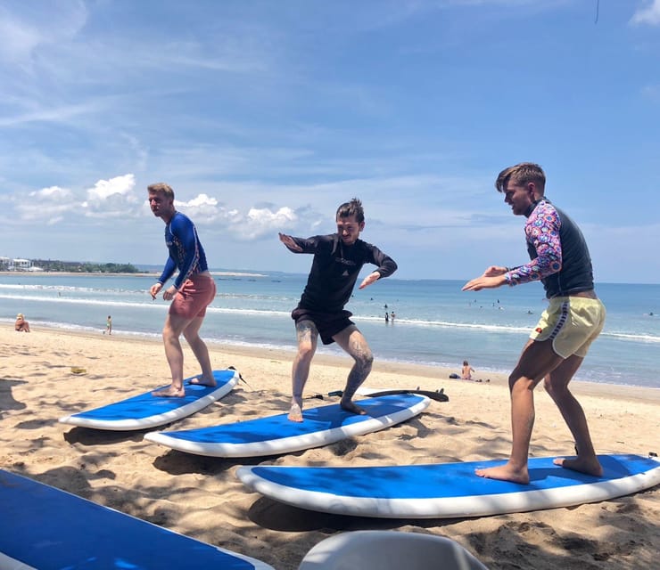 Clases de surf para principiantes e intermedios en la playa de Kuta ...