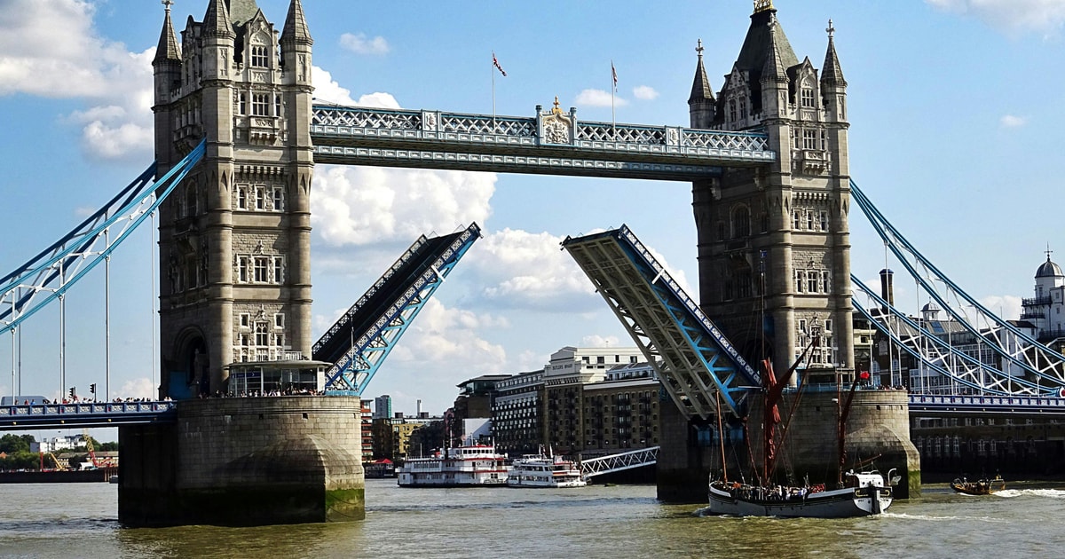 Guided Walking Tour - Tower Bridge to Buckingham Palace | GetYourGuide