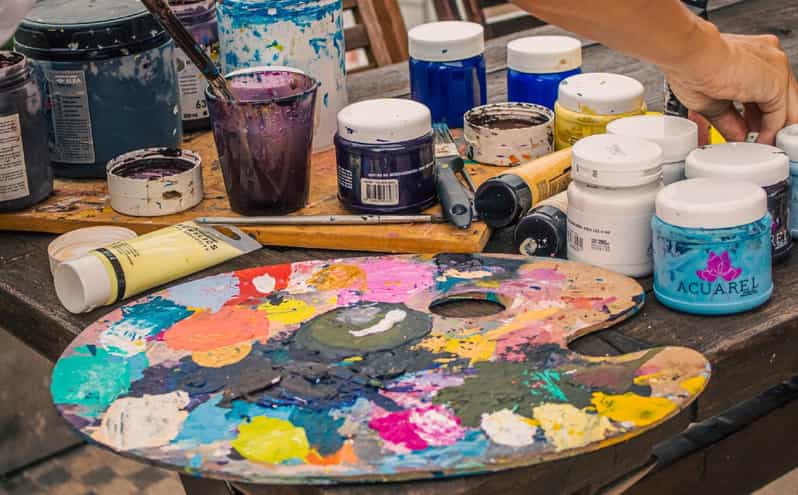 Peindre un autoportrait pop Malaga | GetYourGuide