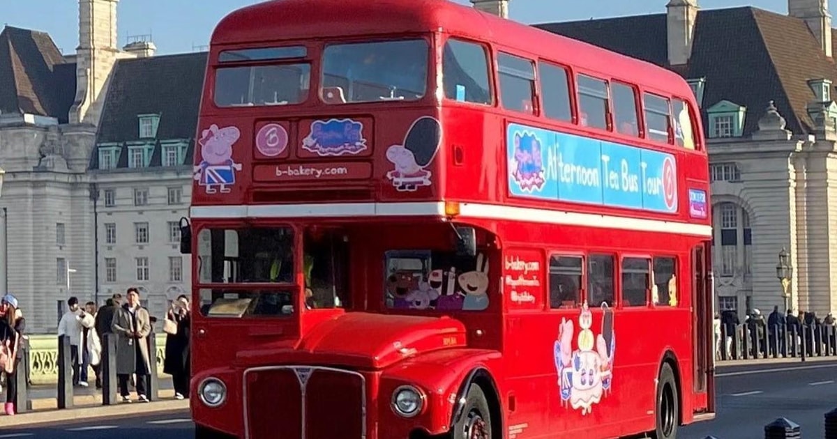 London: Peppa Pig Afternoon Tea Bus Tour with Audio Guide | GetYourGuide