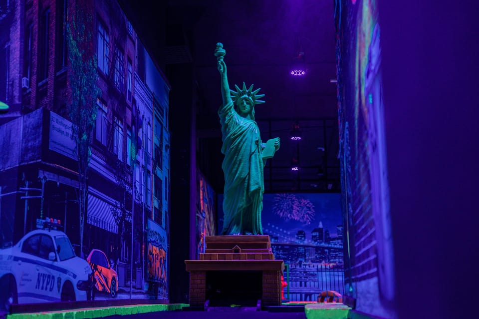 ¡Woop! Glow golf: Ciudad Btc de Liubliana | GetYourGuide