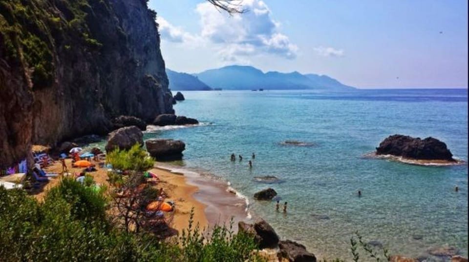 Tour privado de Corfú a la playa de Myrtiotissa - un paraíso nudista ...