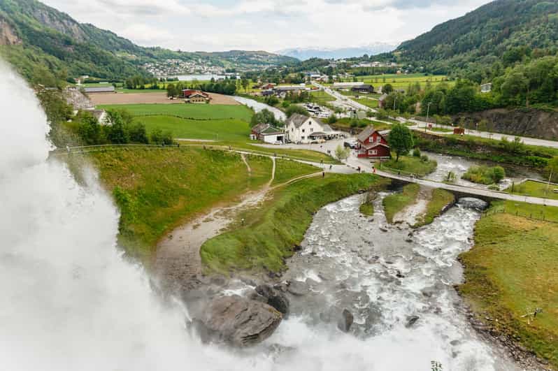 Bergen: Visita guiada a las Cascadas del Hardangerfjord | GetYourGuide