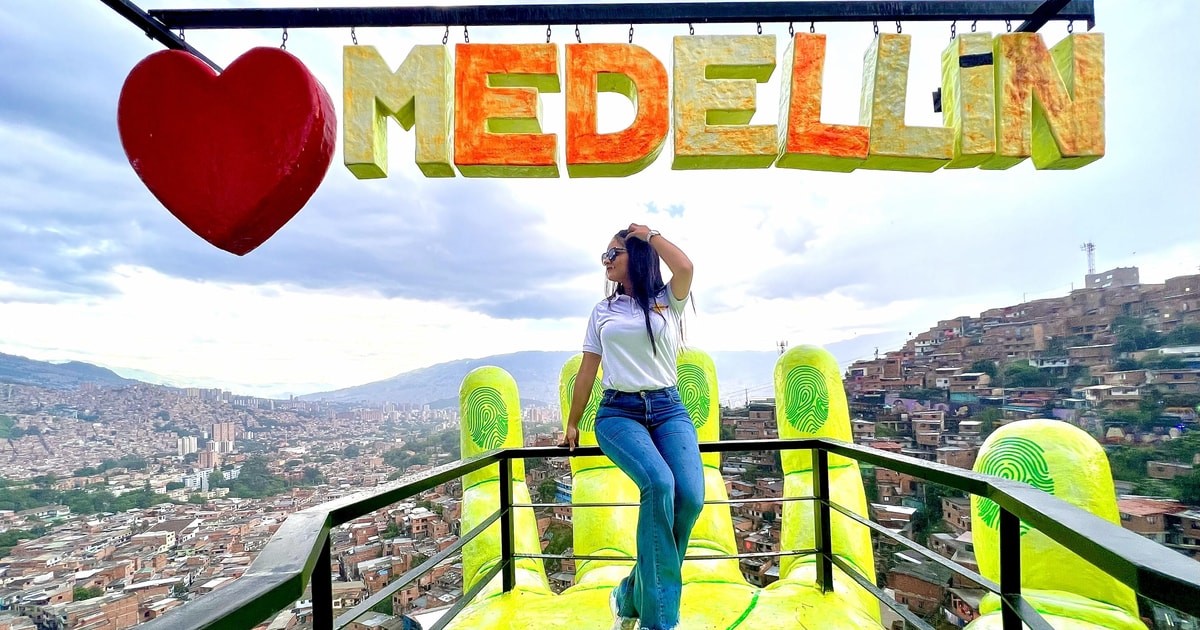 Medellín: Ultimate Transformation Tour-City Tour & Comuna 13 | GetYourGuide