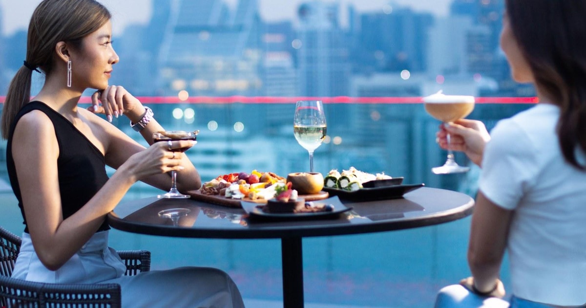 Bangkok: RedSquare Rooftop Bar no Novotel Sukhumvit 4 | GetYourGuide