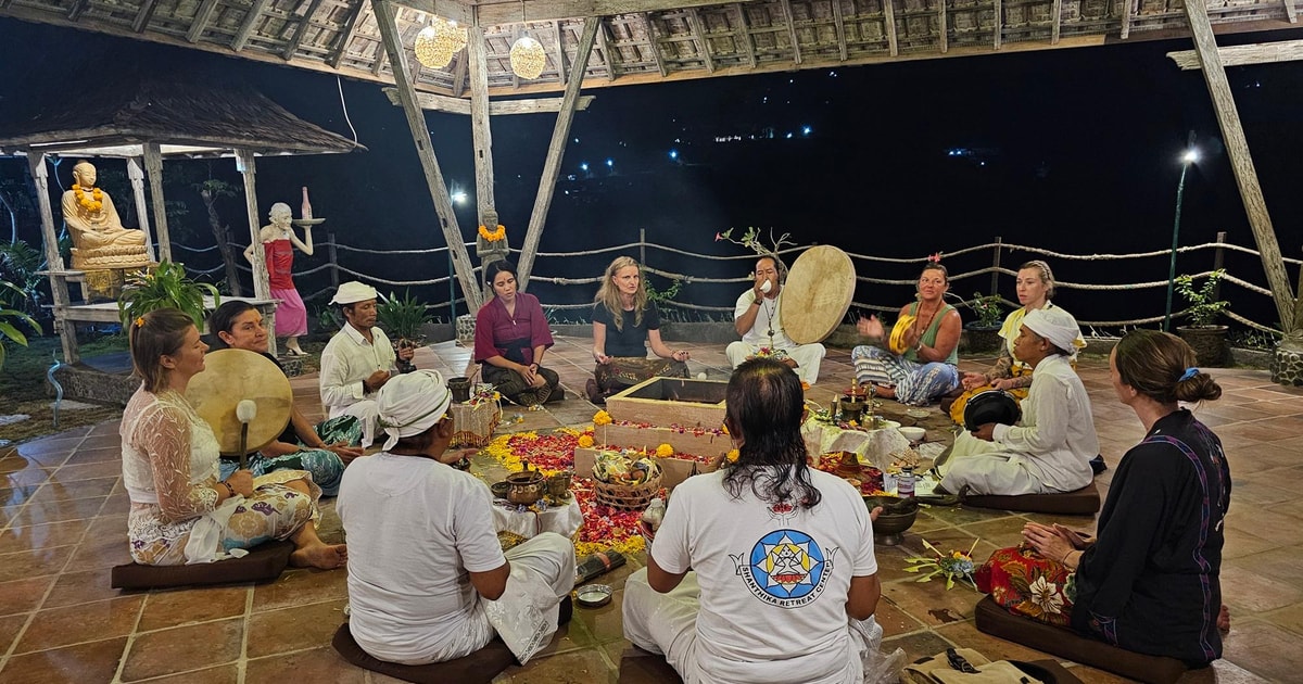 Bali: Ceremonia ognia Agni Hotra z kapłanami | GetYourGuide