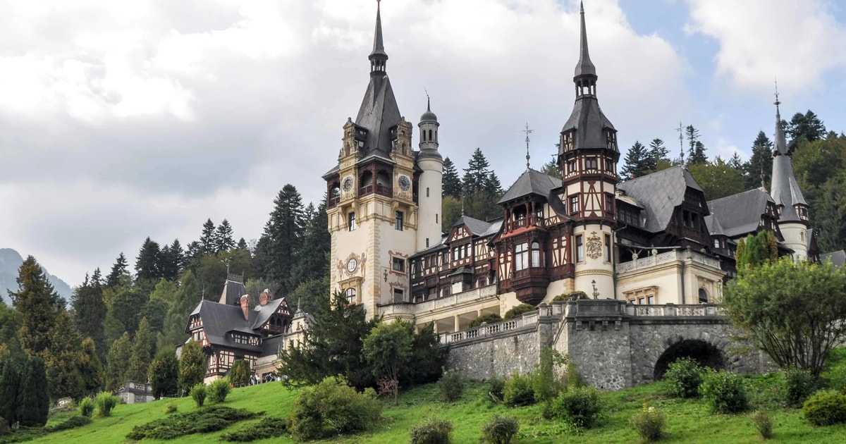Private Tour zum Schloss Peles, Schloss Bran, Brasov | GetYourGuide