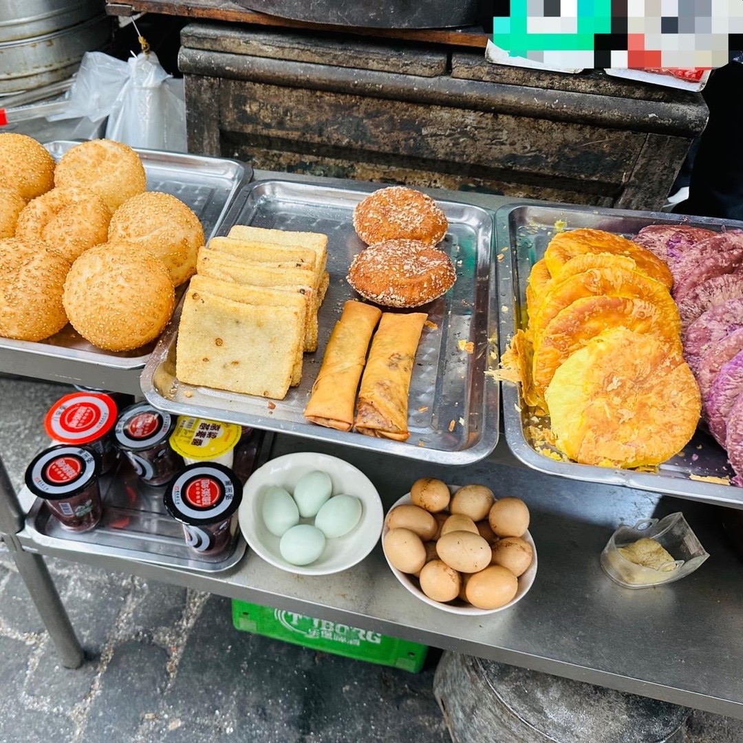Self-Service Breakfast at Chongqing Local Market | GetYourGuide