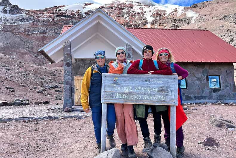 Riobamba: Excursión en bicicleta y senderismo por el volcán Chimborazo ...