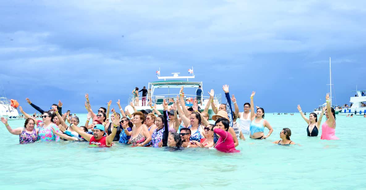 Punta Cana: Saona Island katamaran i Caribbean Deluxe VIP | GetYourGuide