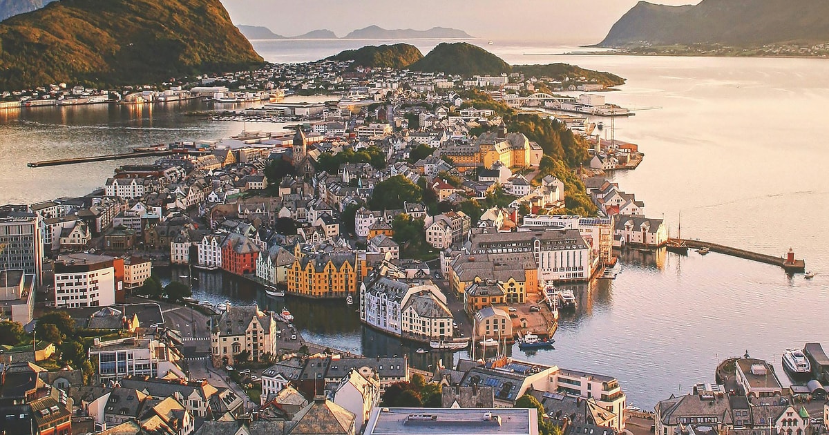 Stadswandeling in Ålesund: art nouveau, uitzicht op zee en geheime tips ...