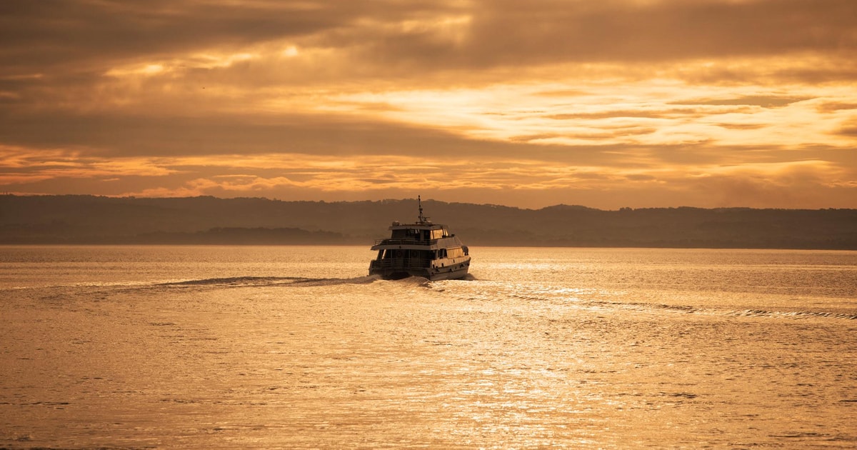 San Remo: Crucero al atardecer en Phillip Island | GetYourGuide