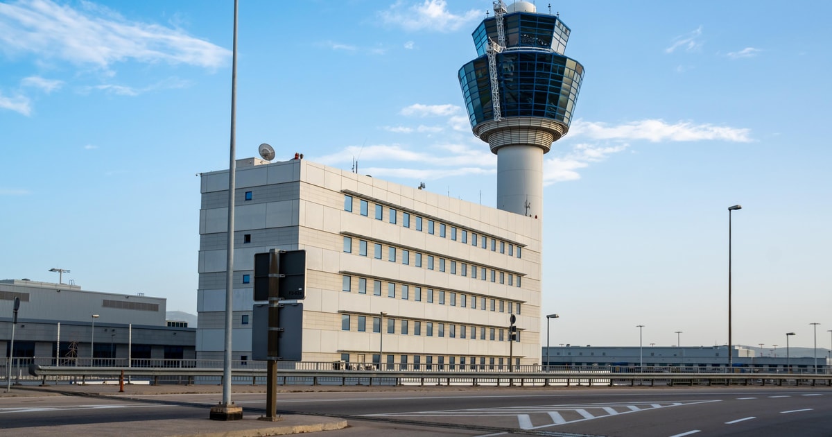 Translado privado do Porto do Pireu para o Aeroporto Internacional de ...