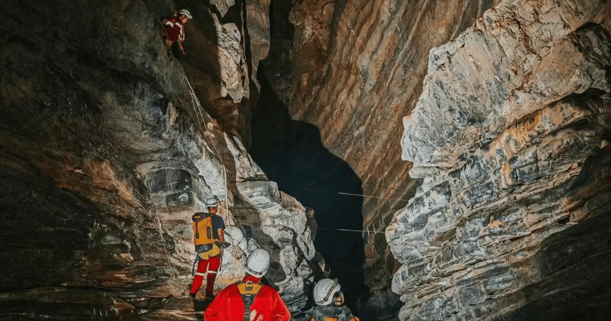 3D2N 重慶サイバーシティ ウルンカルスト洞窟アドベンチャー | GetYourGuide