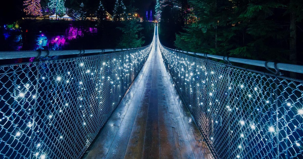 Luces del Cañón del Puente Colgante de Vancouver y Capilano | GetYourGuide