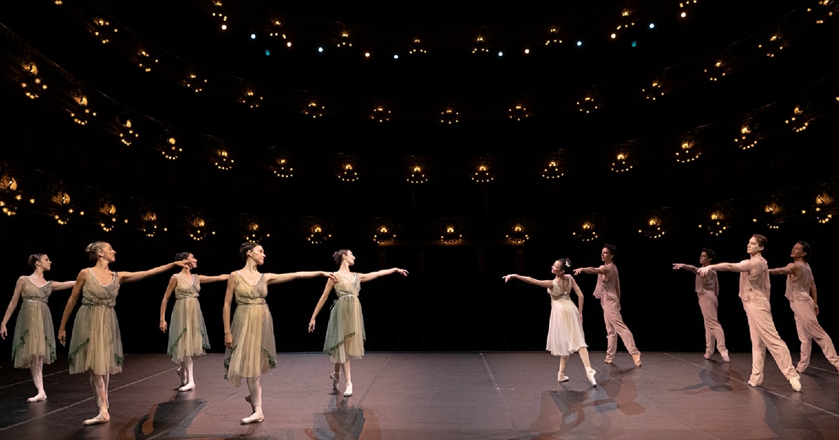 Attend a Show at the Colón Theatre | GetYourGuide