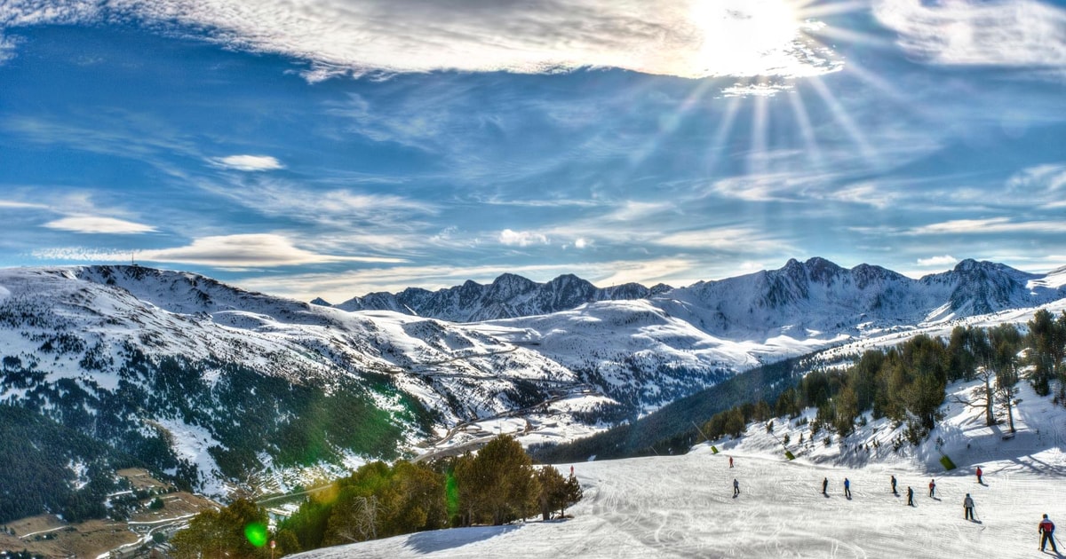 Luxe tour Andorra met sneeuwrijcursus vanuit Barcelona | GetYourGuide