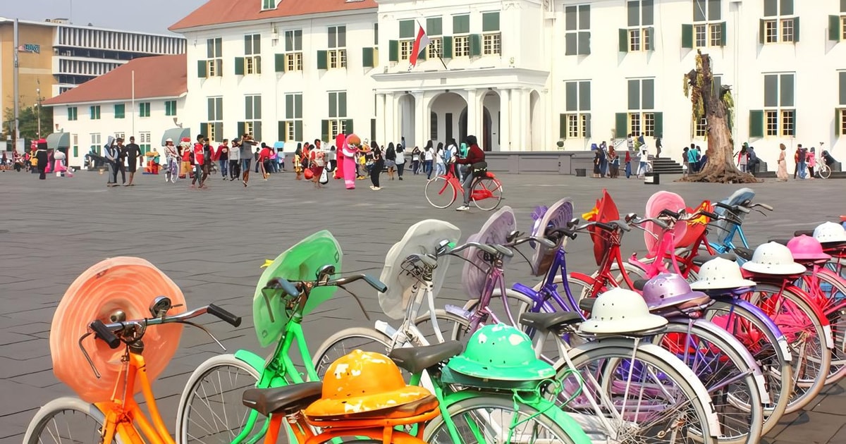 Yogya : Borobudur, Cirebon, Jakarta 3D2N Guide speak Thai | GetYourGuide