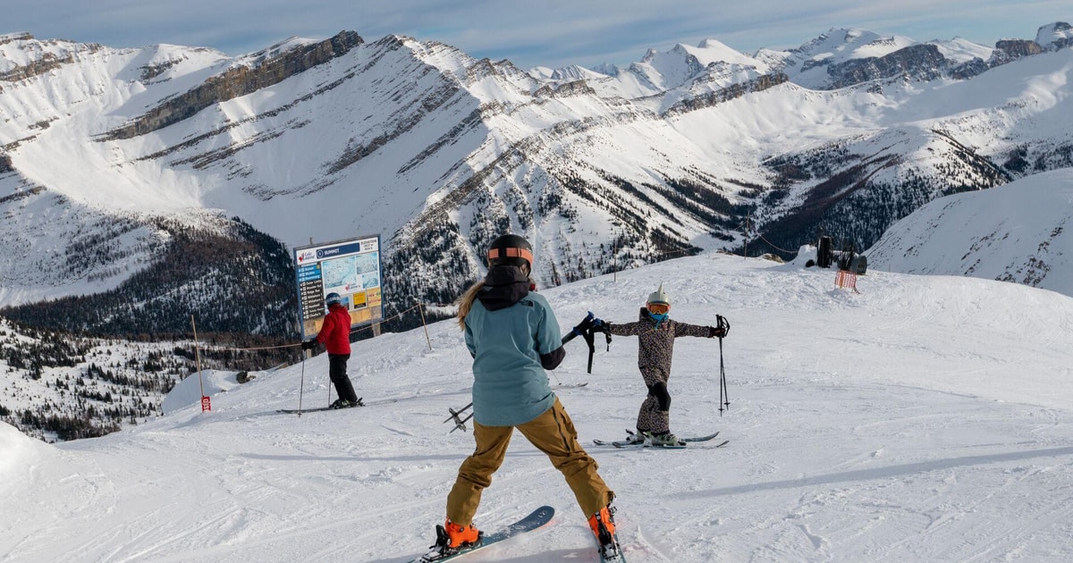 バンフ/キャンモア/カルガリーレイクルイーズ＆スキーリゾート日帰りツアー | GetYourGuide