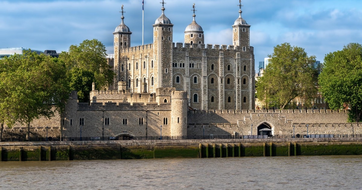 Tower of London Tour with Prority Entrance Tickets and Guide | GetYourGuide