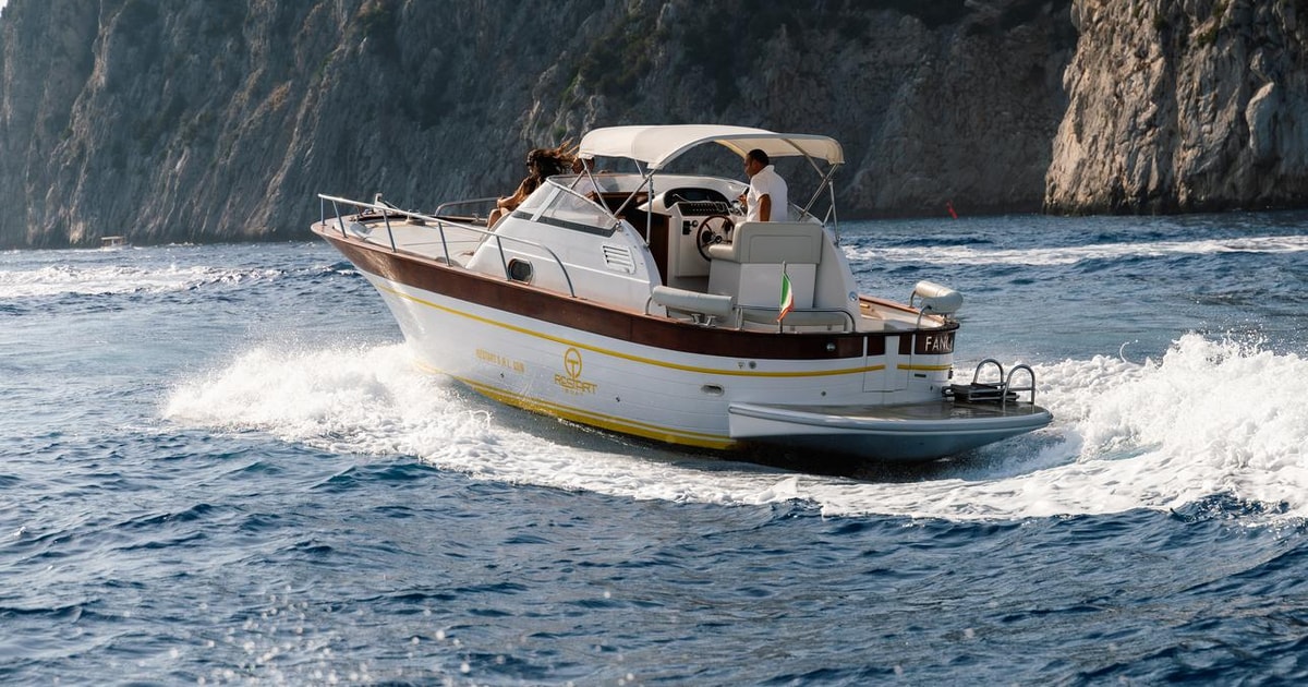 Sorrento: Privétour met de boot op het eiland Capri en de Blauwe Grot ...