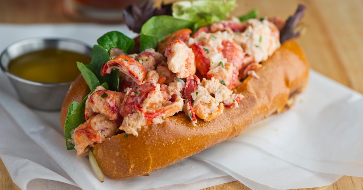 Hyannis: Lobster Roll Sunset Cruise im Hafen von Hyannis | GetYourGuide