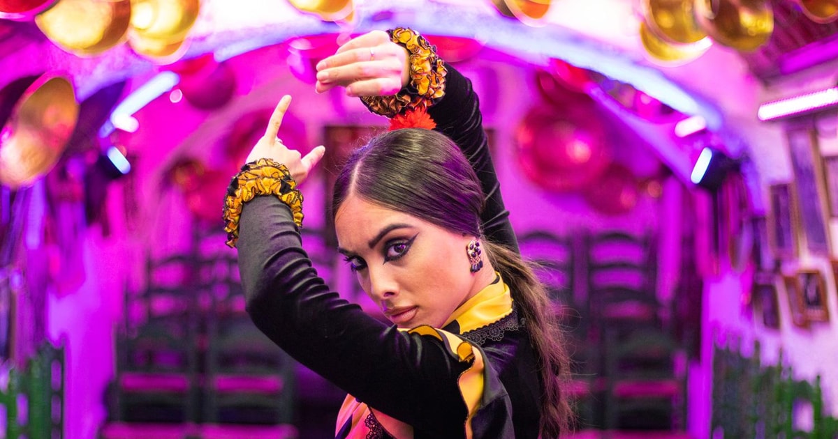 グラナダ：Cueva de la Rocíoでのフラメンコショー | GetYourGuide