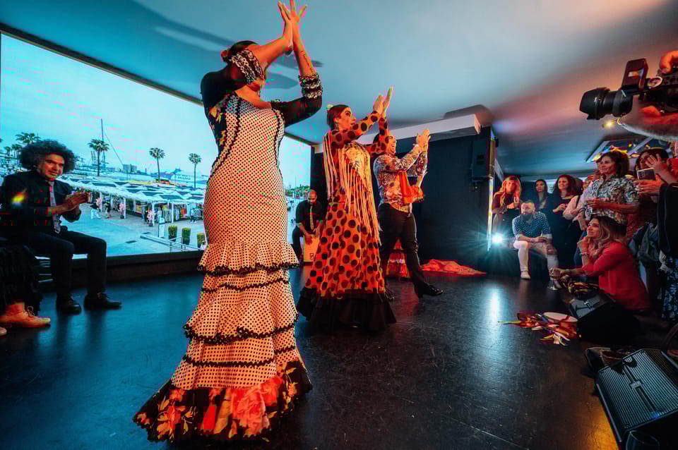 Málaga: Tablao Flamenco Espectáculo Antojo y Cena Opcional | GetYourGuide