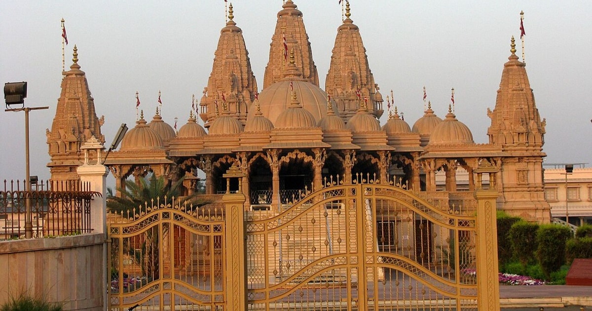 Surat: Full-Day City Tour with Lunch and Shopping | GetYourGuide