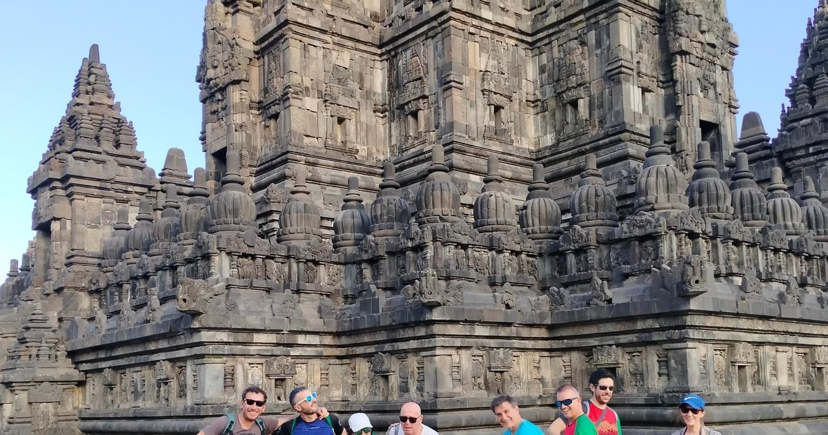 «El patrimonio cultural de Java: tour por Borobudur y Prambanan». | GetYourGuide