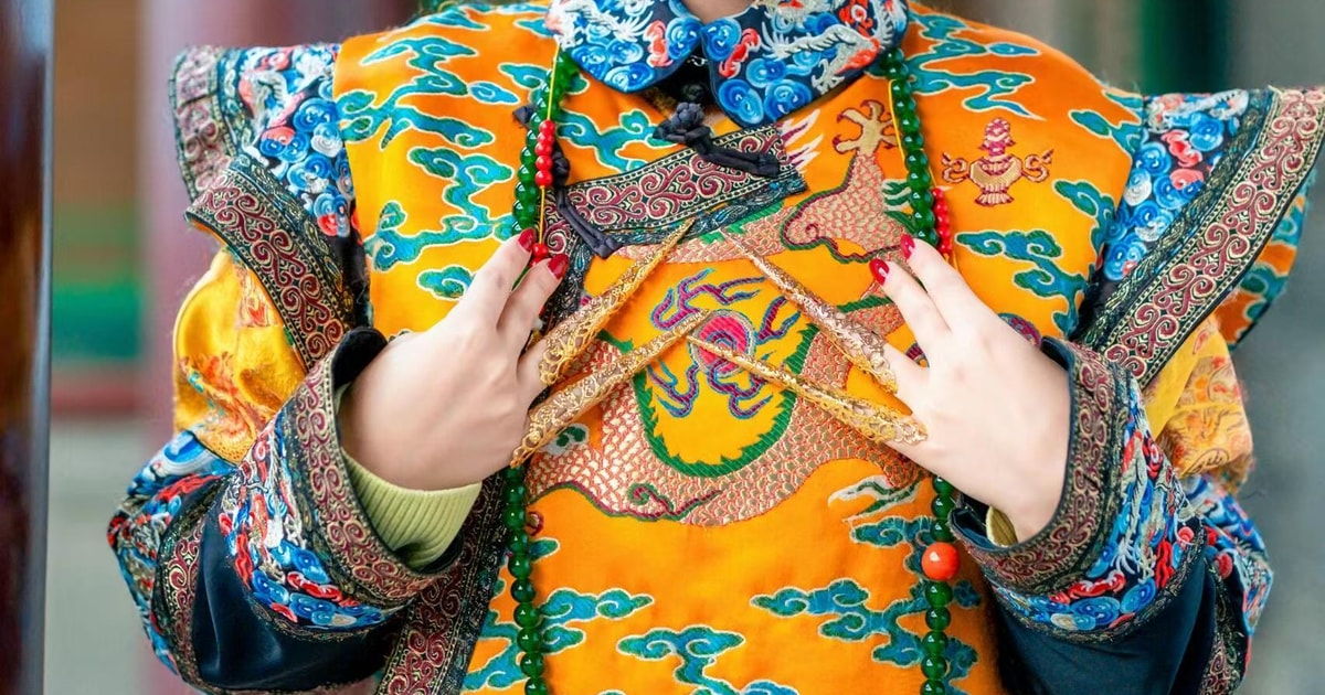 Explore the Forbidden City in Hanfu | GetYourGuide