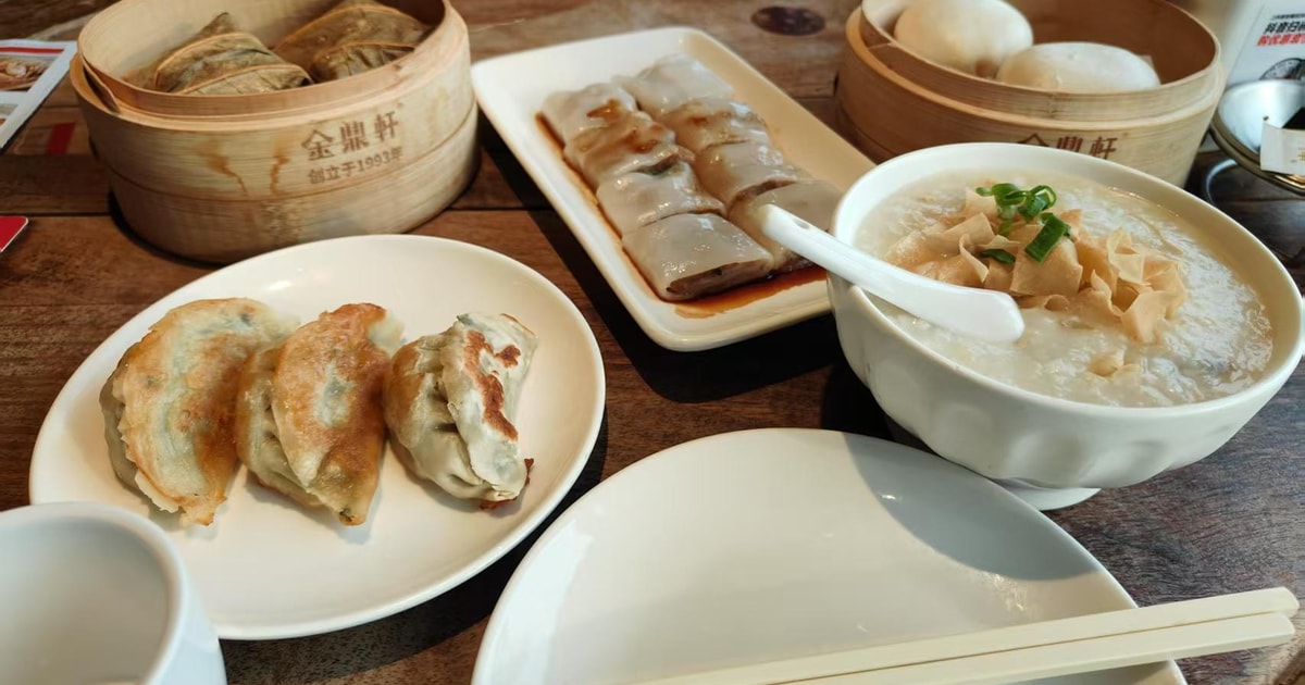 Beijing: Dim Sum Breakfast & Hutong History Tour | GetYourGuide