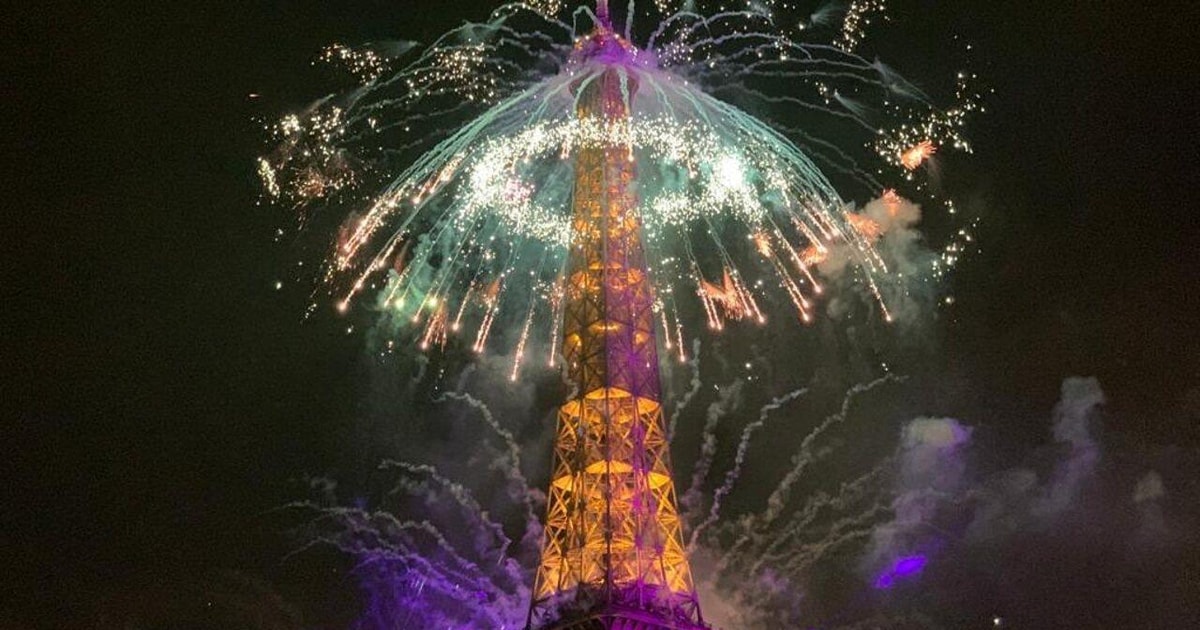 Parigi: cena in crociera di Capodanno, cantante dal vivo e ballo ...