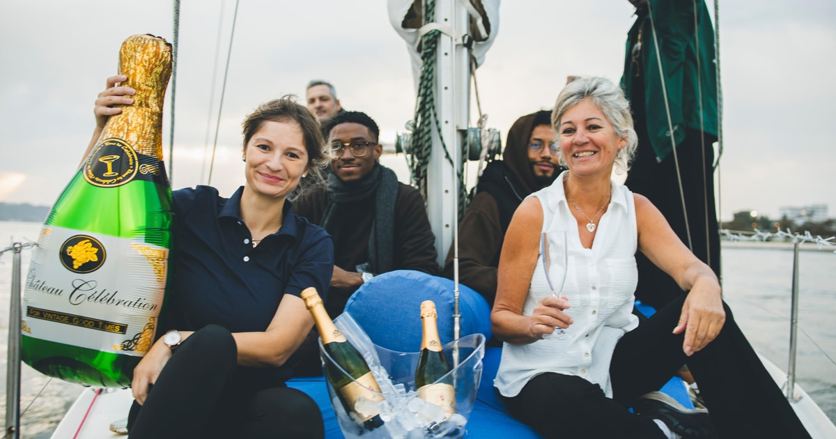 Lisabona: tur cu barca cu pânze pe râul Tagus și vin spumant | GetYourGuide