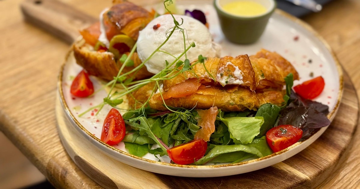 Budapest: Eggscuse Me? Brunch & Bistro's Bottomless Offer | GetYourGuide