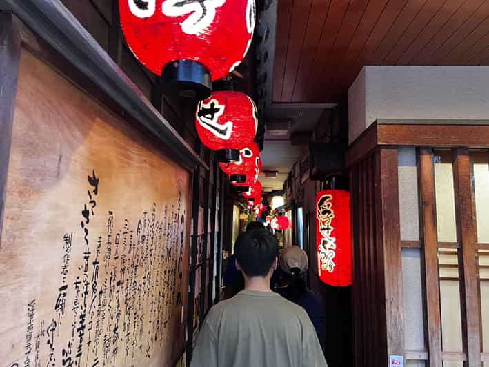 Osaka: Visita guiada a pie por los bares Izakaya | GetYourGuide