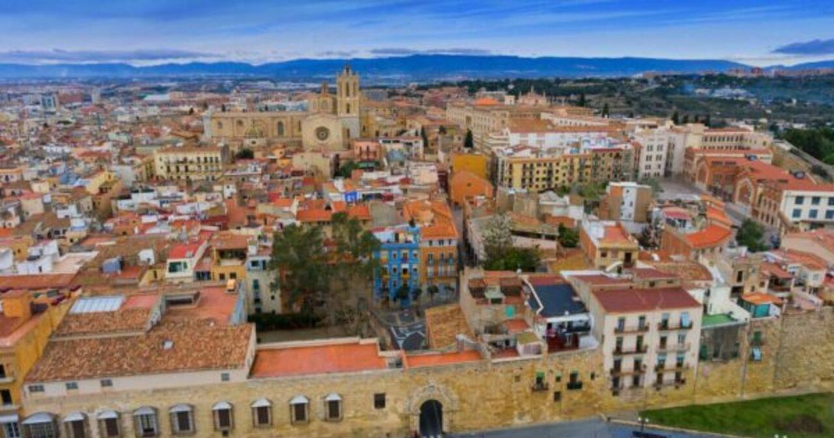 Salou'dan: Tour Poblet, Şaraplar ve Sitges | GetYourGuide