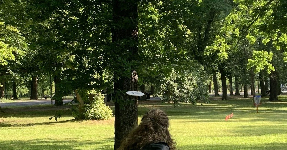 Frisbee golf / disc golf: Fun and games in a beautiful park in Leipzig ...